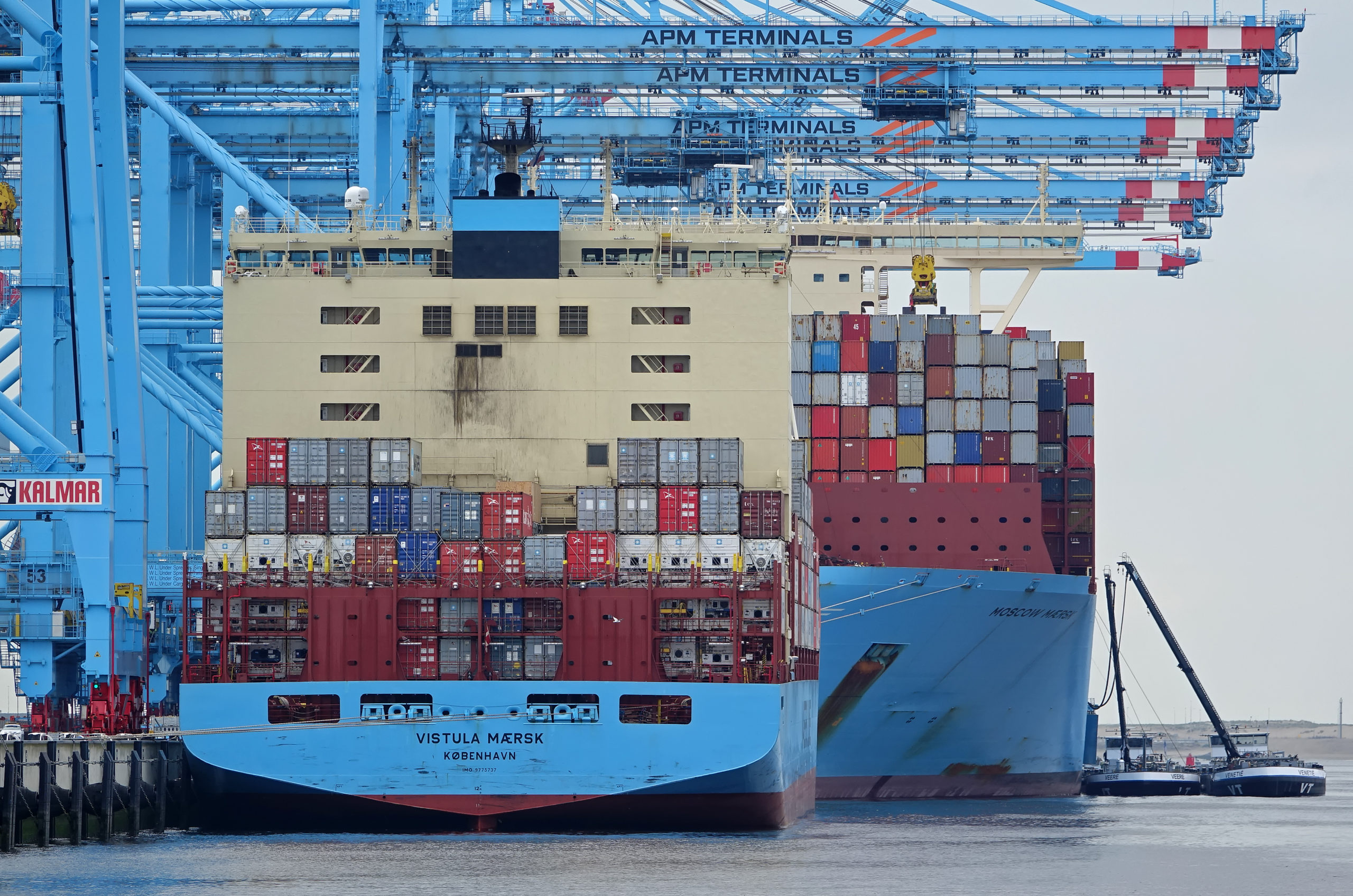 Containerschepen bunkeren meer in Rotterdam - Europoort Kringen Magazine