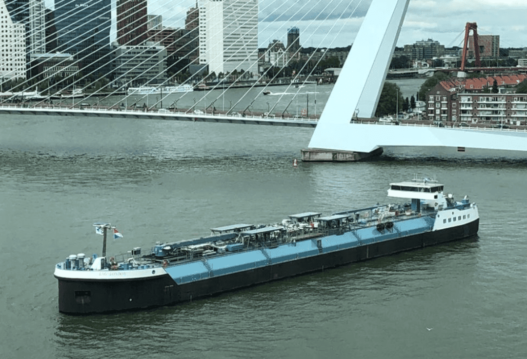 100e bezoek LNG-bunkerschip aan Gate terminal - Europoort Kringen Magazine