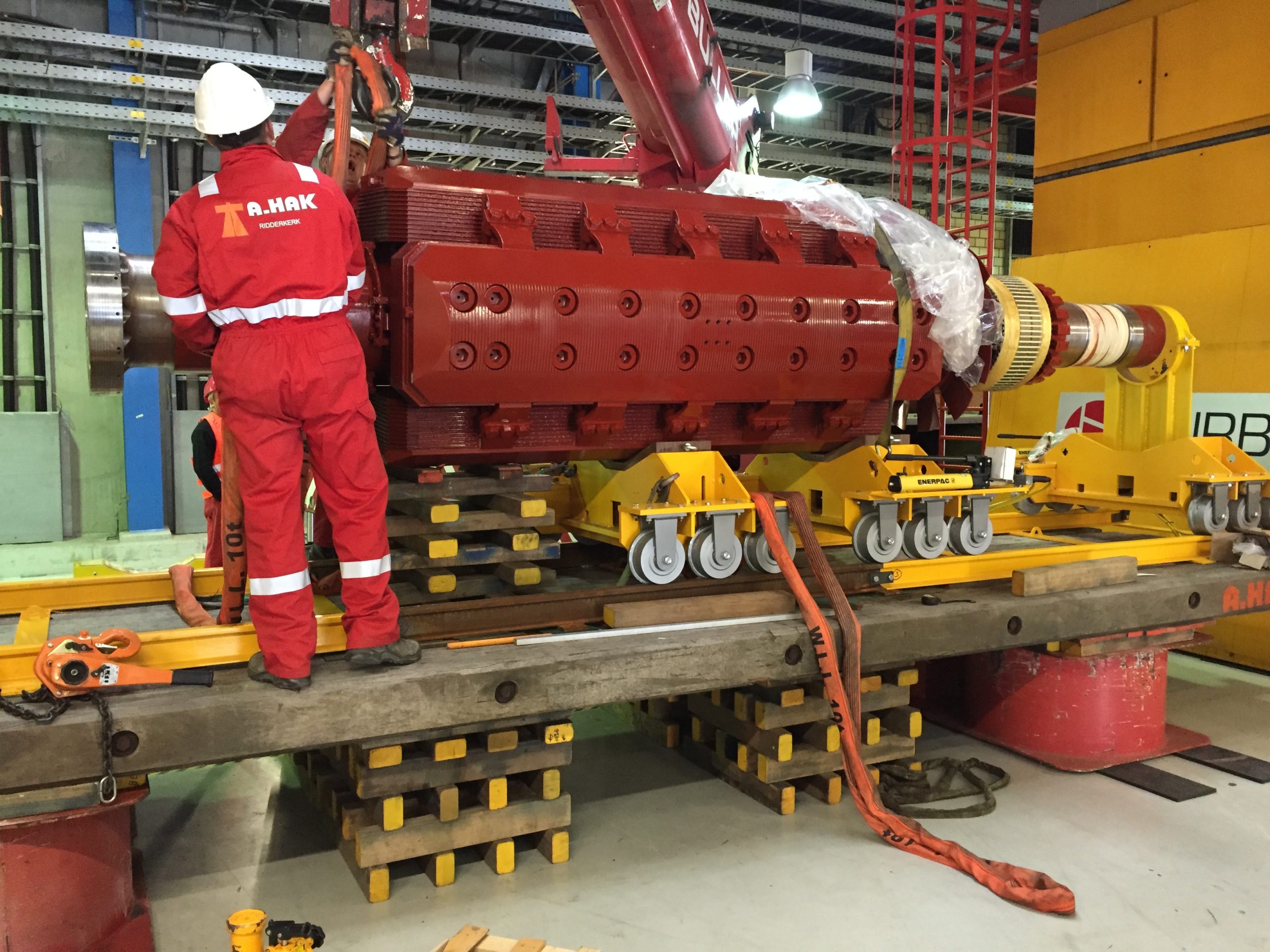 A. Hak Transportbedrijf en Werktuigenverhuur - Europoort Kringen Magazine