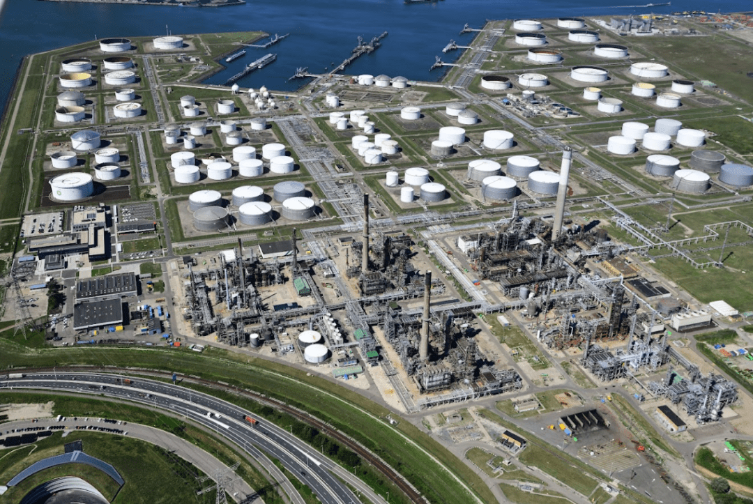 Passie voor de raffinaderij - Europoort Kringen Magazine