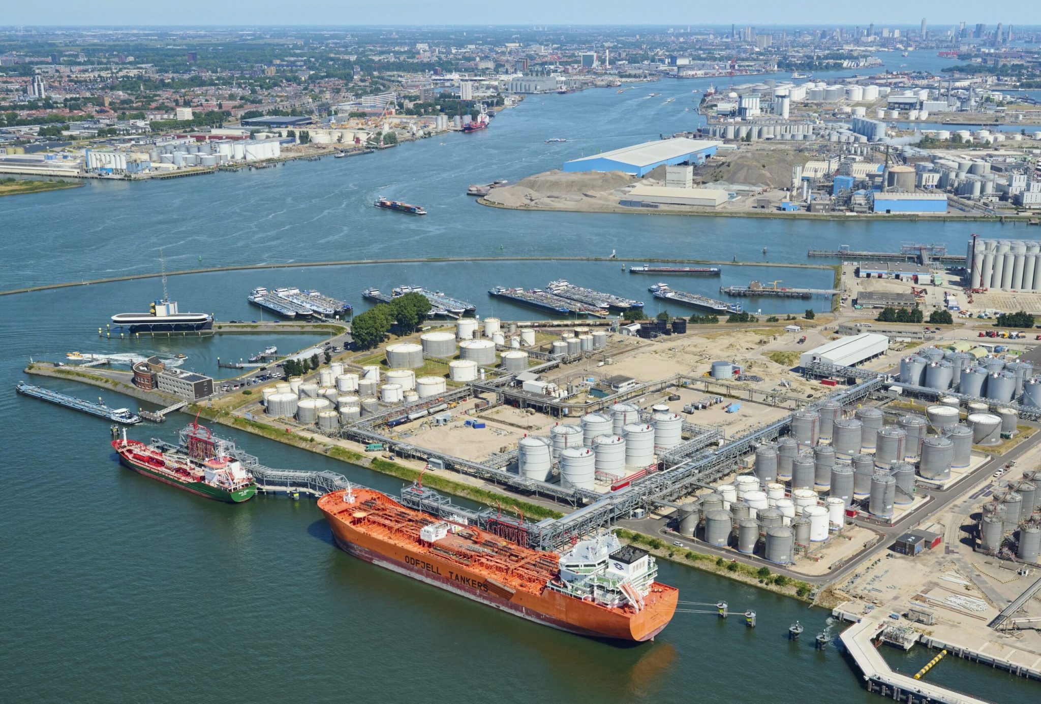 Japanse rederij verwerft LBC Tank Terminals - Europoort Kringen Magazine